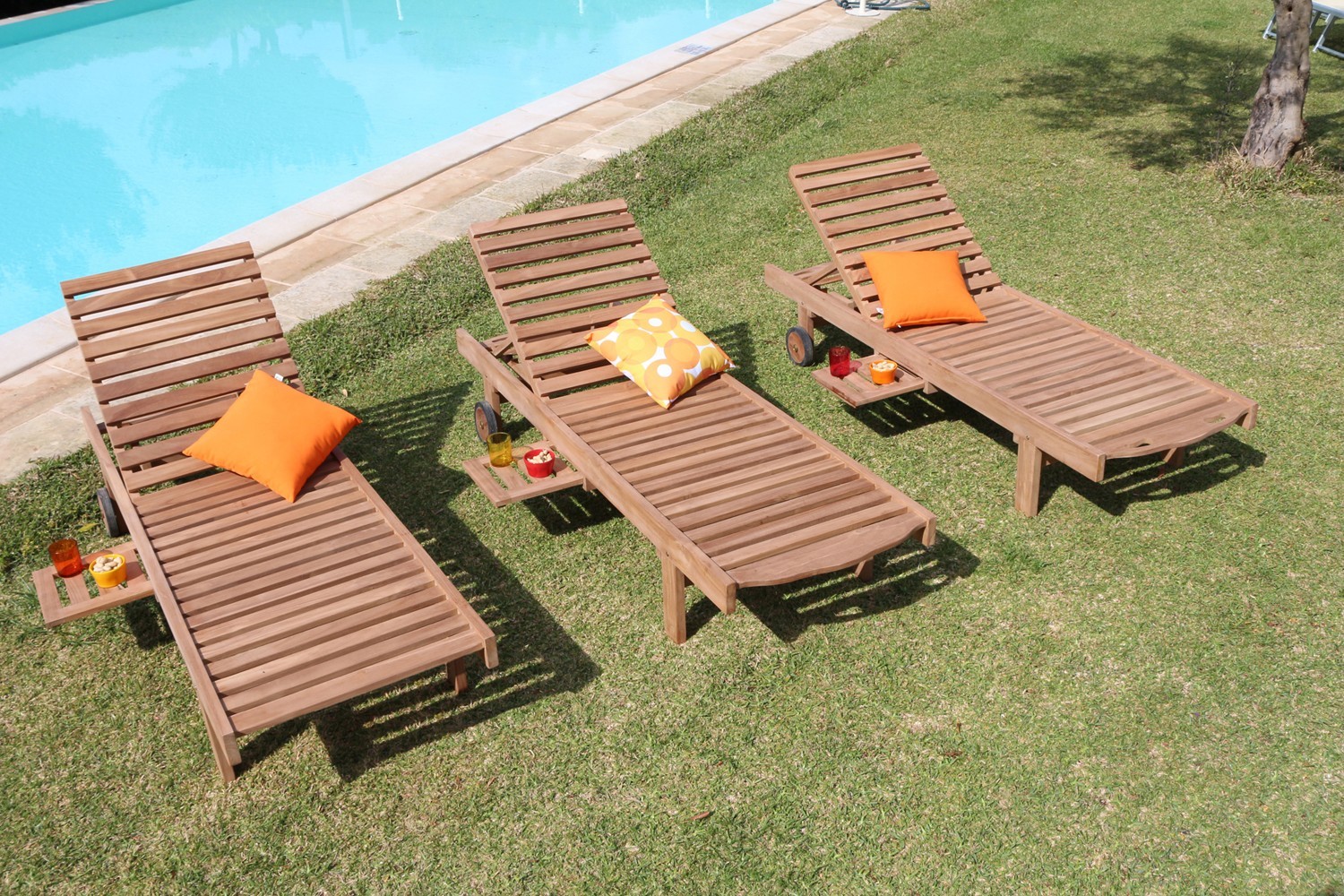 ELEGANTE in teak with wheels sun lounger design